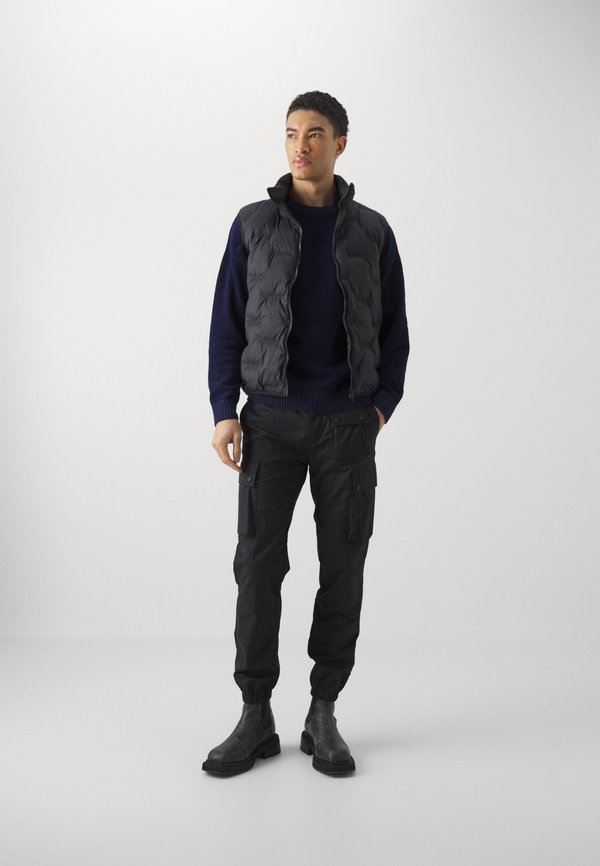 Alpha Industries AGENT - Relaxed fit jeans - black - Zalando.co.uk